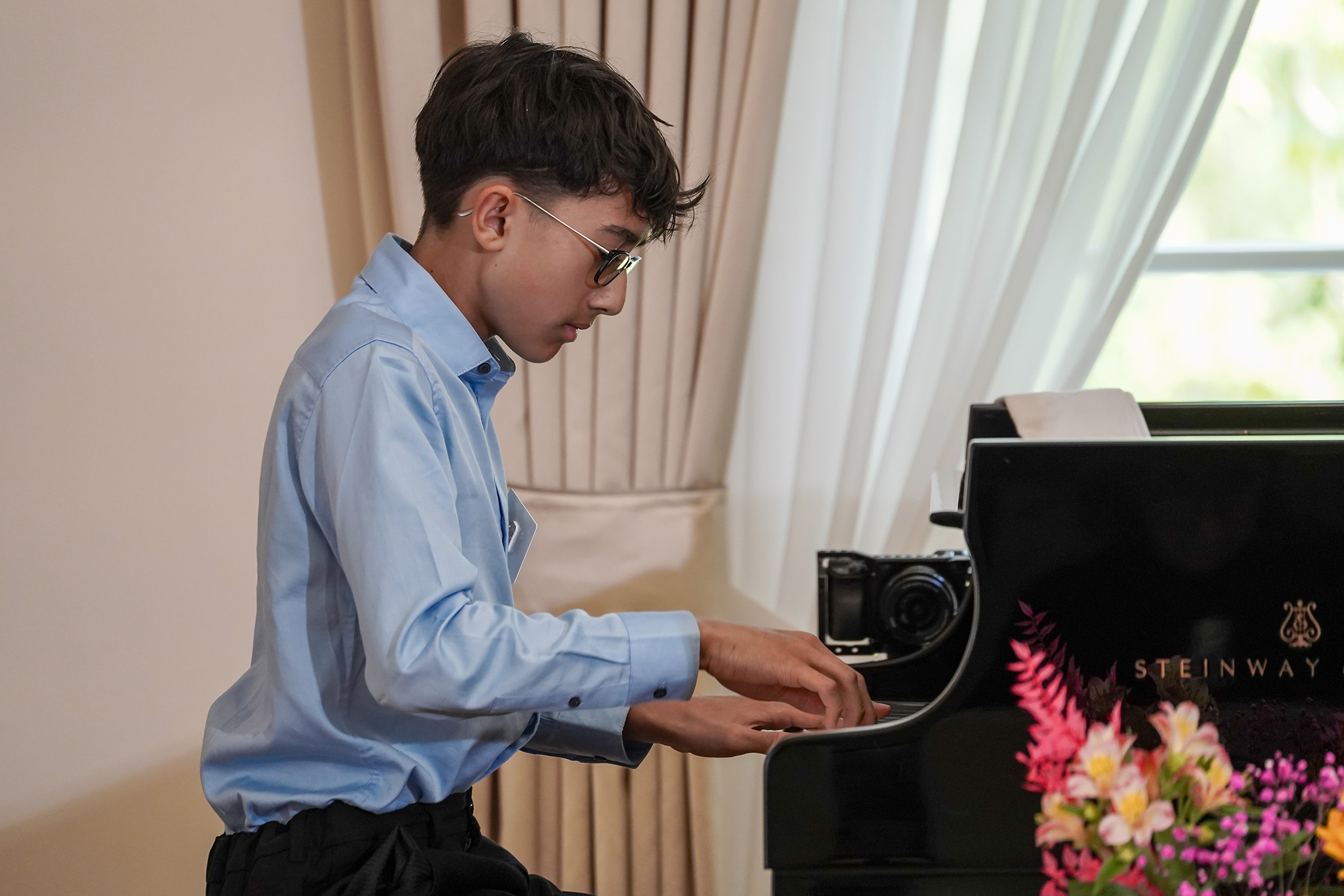 Howl Maciuca - Award-Winning Pianist & Piano Tutor